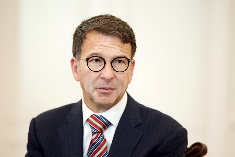 Συνάντηση Μητσοτάκη με τον εκτελεστικό αντιπρόεδρο και στελέχη της Microsoft στο Μαξίμου -Τι ...